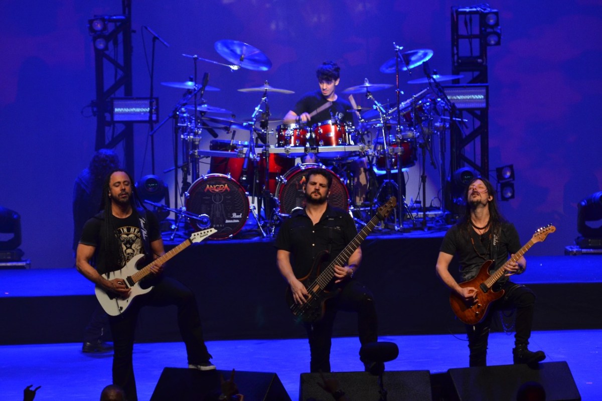 Angra celebra 20 anos do lendário álbum Rebirth para casa cheia em ...
